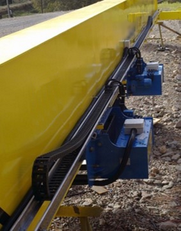 Energy chains for indoor cranes with two trolleys - igus Blog